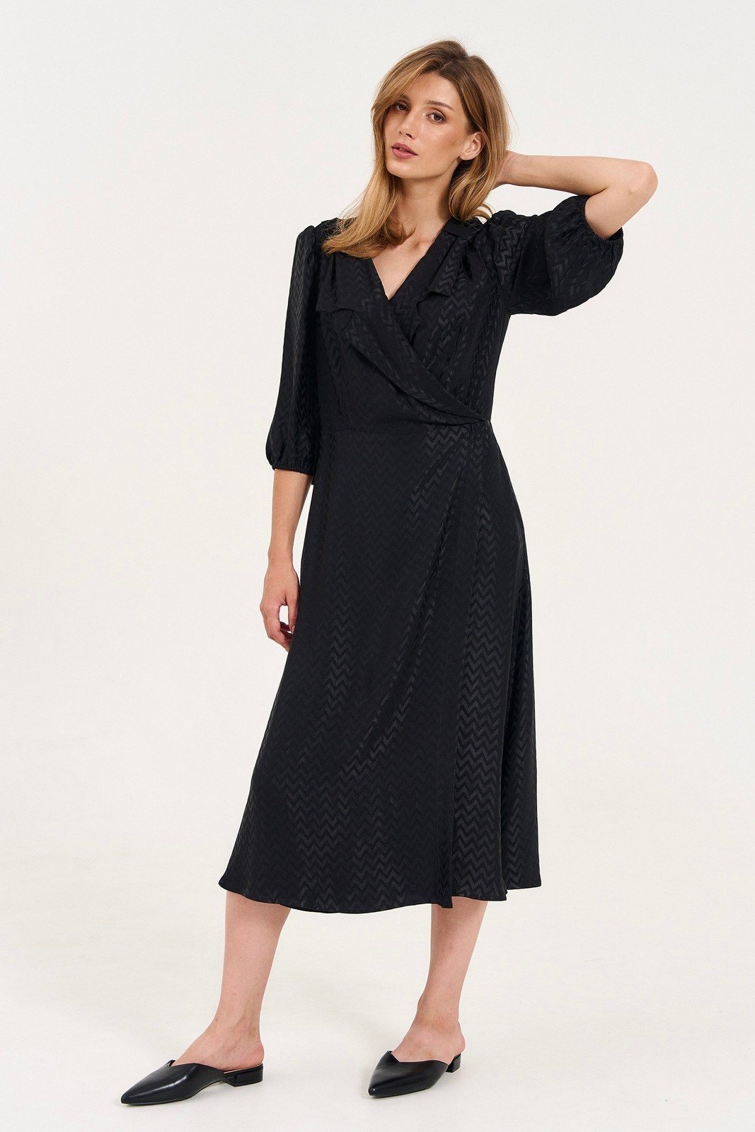 Платье 11342 рисунок на черном LeNata купить в интернет магазине | в наличии